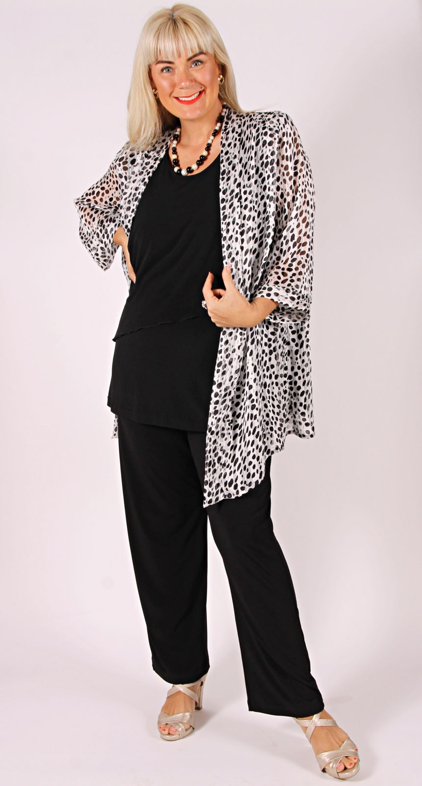 Edwina Edge to Edge Jacket Black | White – Sybils Plus Size Fashion