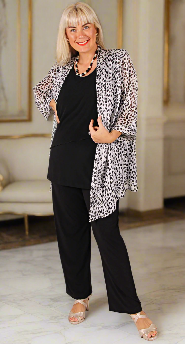 Edwina Edge to Edge Jacket Black | White – Sybils Plus Size Fashion